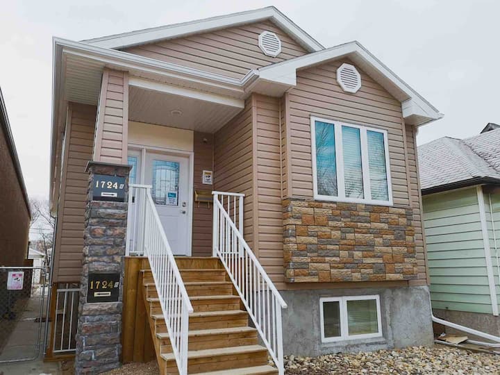 Brand New Two Suites House Downtown - Regina, Canada