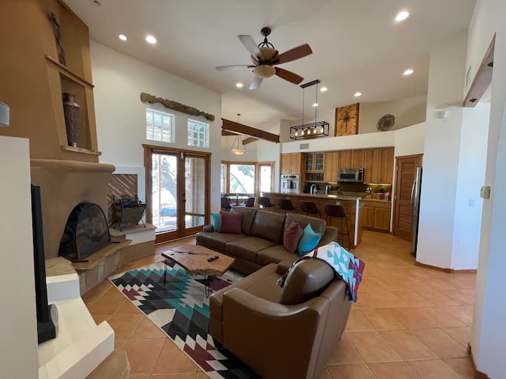 Private Southwestern Escape- Hot Tub & Yoga Studio - Joshua Tree
