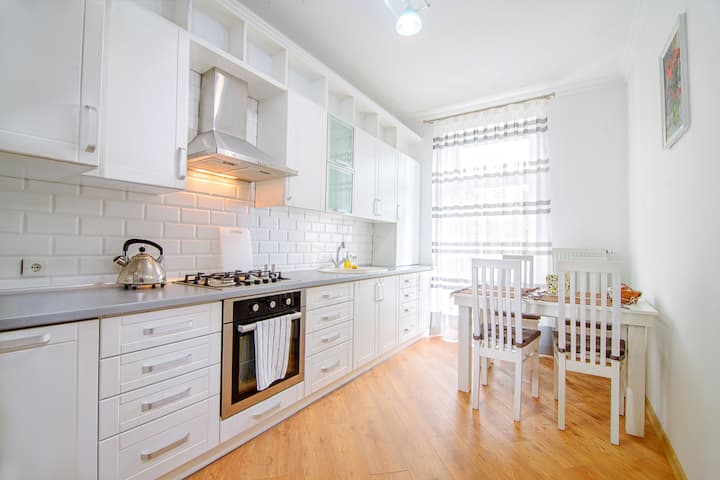 Charming Downtown Apartment In Safe And Quiet Area - Lviv