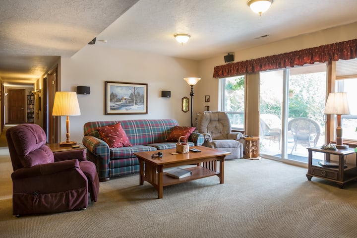 Spacious Room(s) With Mountain View - Spokane Valley, WA