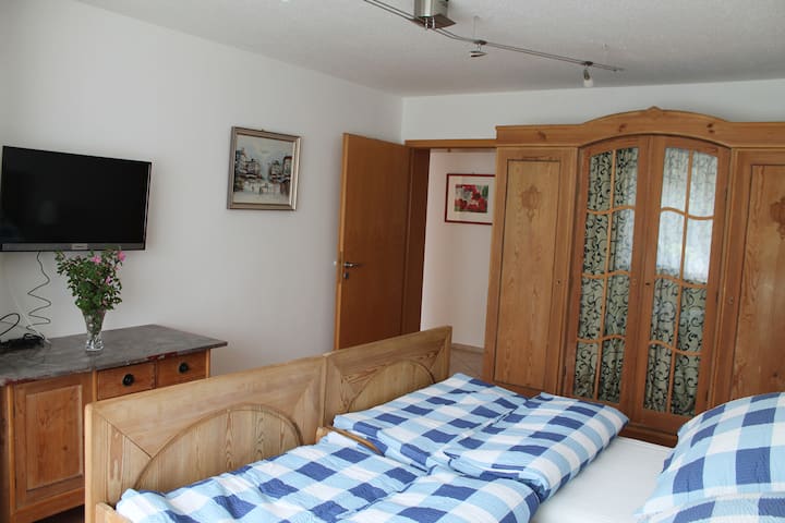 Schönes Zimmer Im Stadtnorden Mit Gartenblick - Regensburg