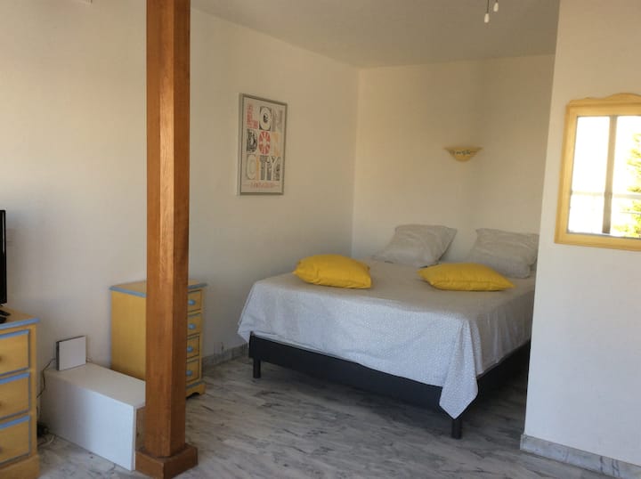 Pinède, Plage, Restaurants, Palais Des Congrès - Juan-les-Pins