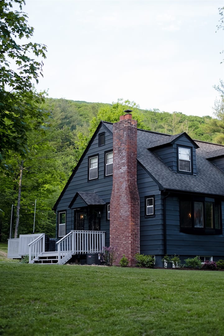 Modern Home On 10 Acres In Phoenicia - Phoenicia, NY