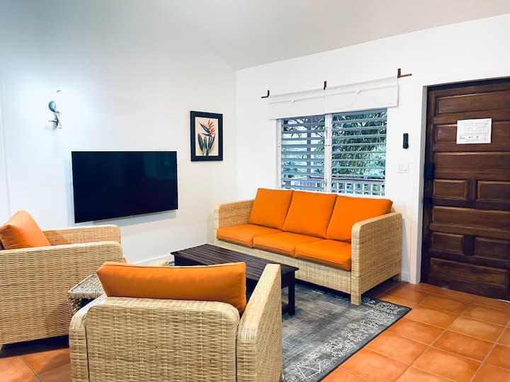 #4-5 Alux House: 2 Bed, 3 Bath, 2 Units For Groups - Placencia