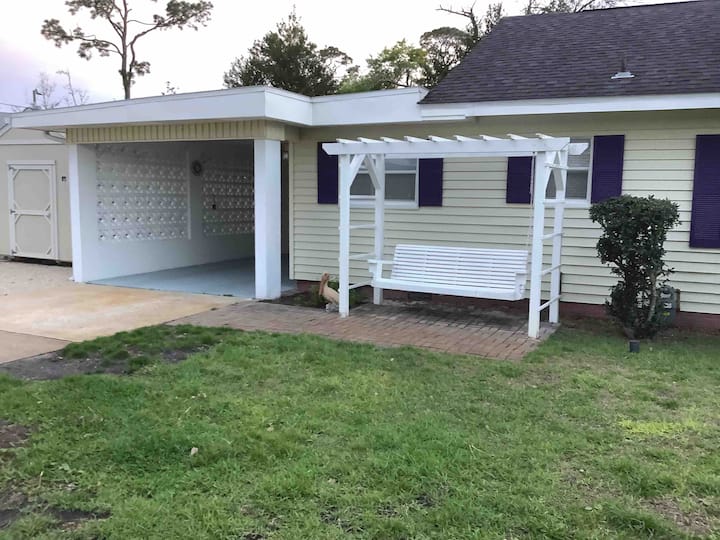 Cottage/ Cozy Corner. 2 Blks Fr. Boat Launch - Port St. Joe