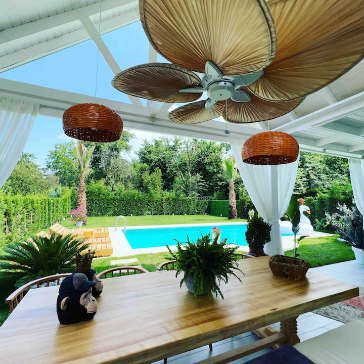 Havuzlu Klimalı ÖZel Tasarım Bahçeli Villa - Sapanca