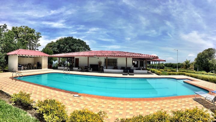 Hacienda Cerritos Amplia, Via Ppl (Duermen16) - Cartago - Colombia