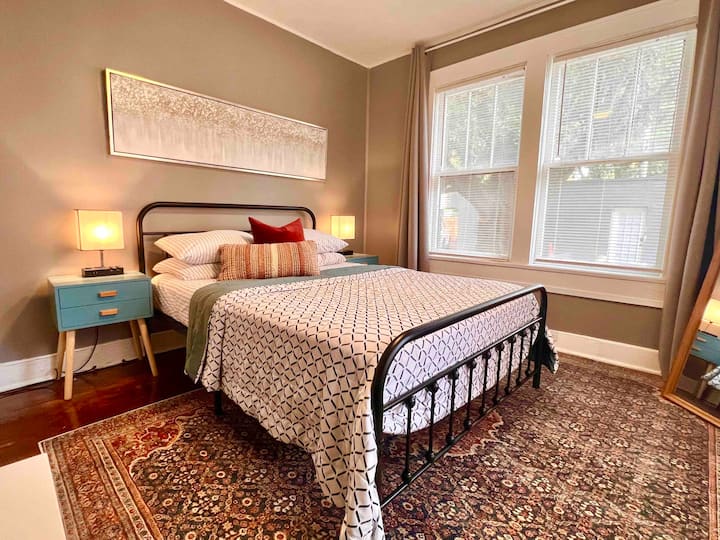Historic & Modest Apartment 1.0 - Jacksonville Zoo and Gardens, Jacksonville