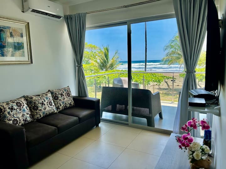 Beachfront Condo, Beach Views & Great Location - Esterillos Este