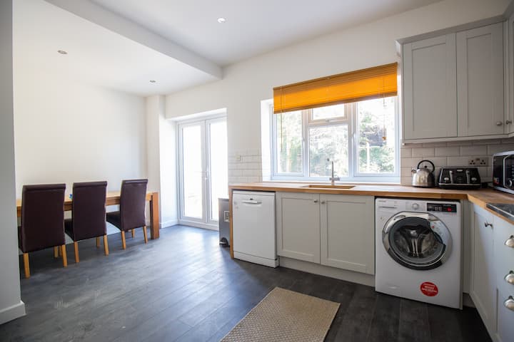 New 6 Bedroom House, In Dartford Near Amazon - Dartford