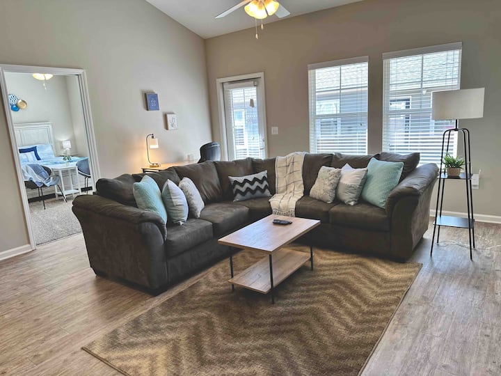 Kay's Space | Calming & Relaxing W/pool - Huntsville, AL