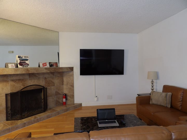 Two Bedroom Oasis With Top Notch Service - Las Vegas, NV