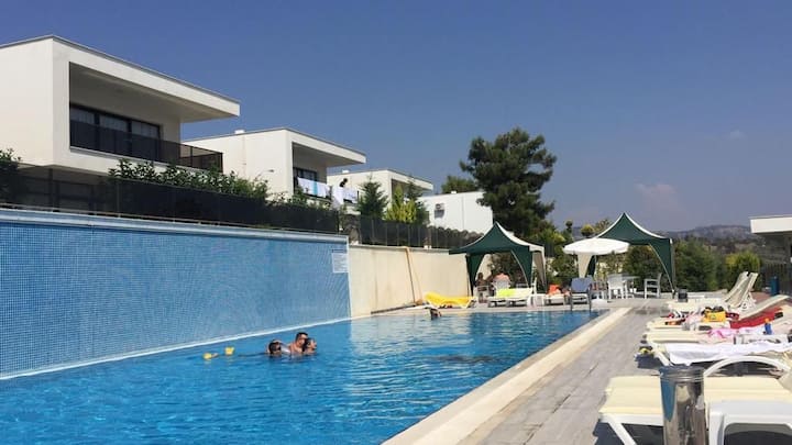 Kuşadasi Havuzlu 3+1 Vi̇lla - Şirince