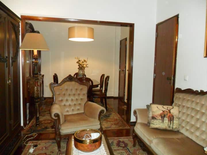 Apartamento No Centro Da Cidade De Mem Martins - Rio de Mouro