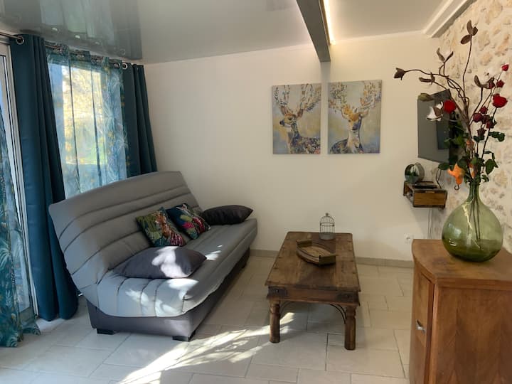 Petite Maisonnette Chaleureuse Avec Petite Cour - Beaucaire