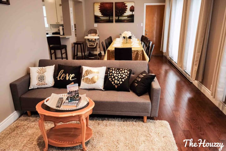 *Winter Promo* Walk To Metro * Montreal 5 Bedrooms - Montreal