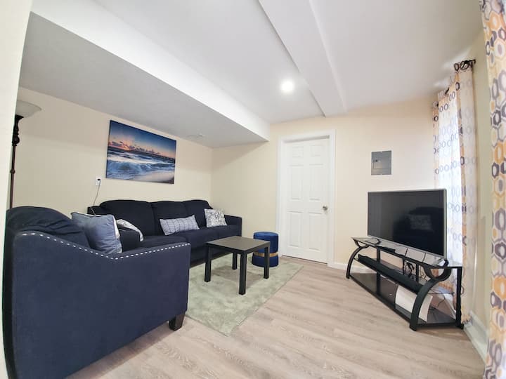Nice Walk Out Basement Apartment - Aurora, CO