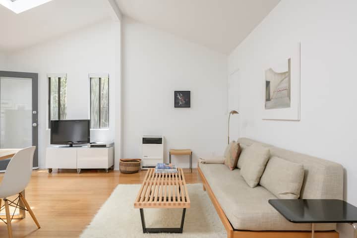 Work From Home In A Quiet Guesthouse With Garden - Marina del Rey, CA