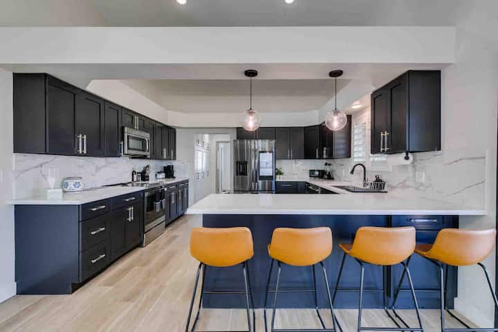 Luxurious 5 Bedroom Home 10min To Las Vegas Strip! - Henderson, NV