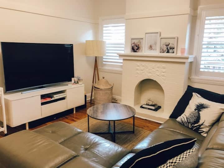 Lovely 2 Bedroom Home Close To City Centre - Willoughby