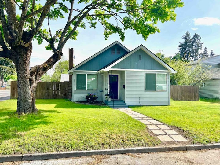 Cheerful 3 Bedroom Home With Hot Tub - Coeur d'Alene, ID