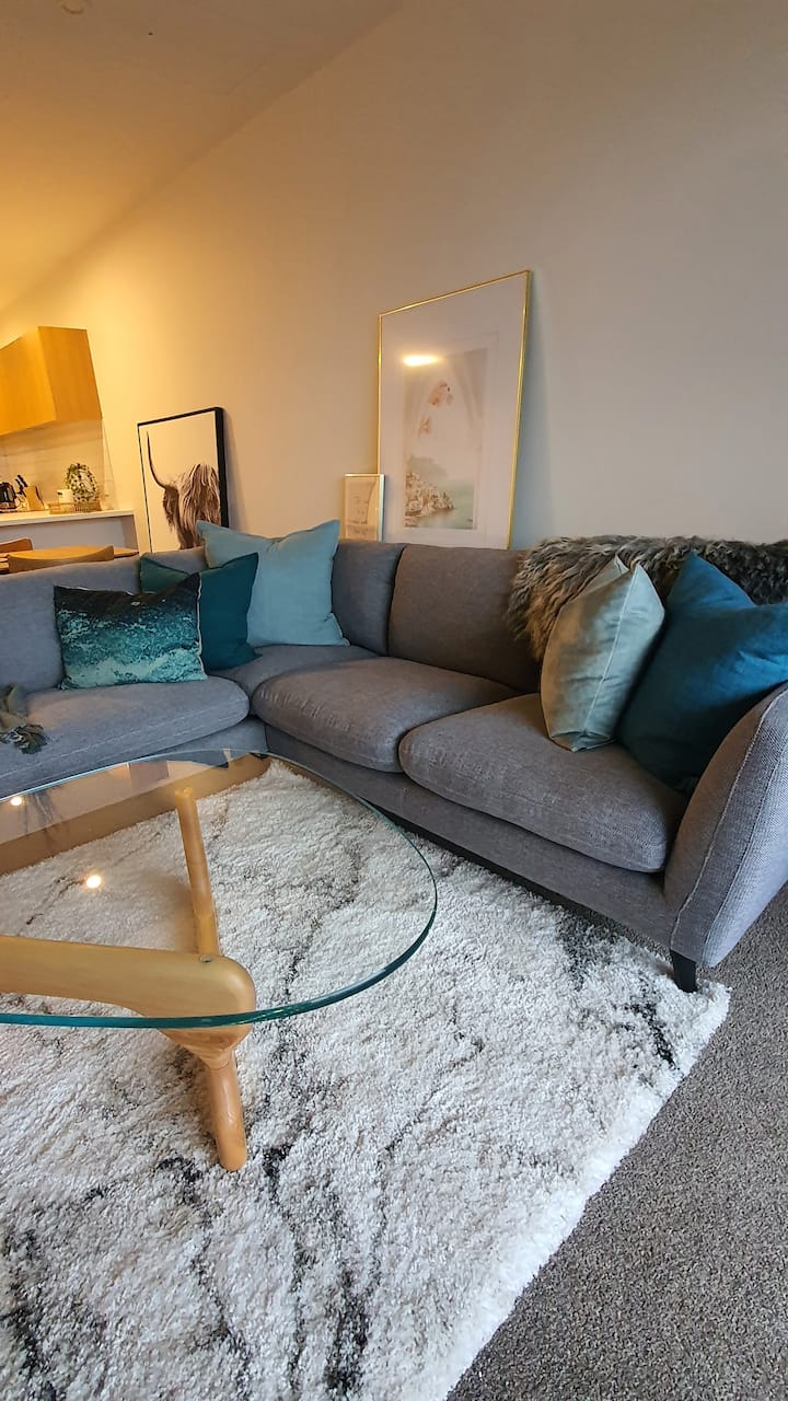 Like New 2 Bed Fast Broadband And Car Space - Christchurch