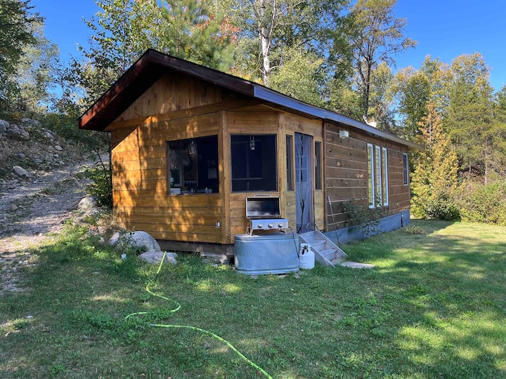 Romantic Rustic Cabin
Lakeside Fire Pit And Sauna! - Greater Sudbury