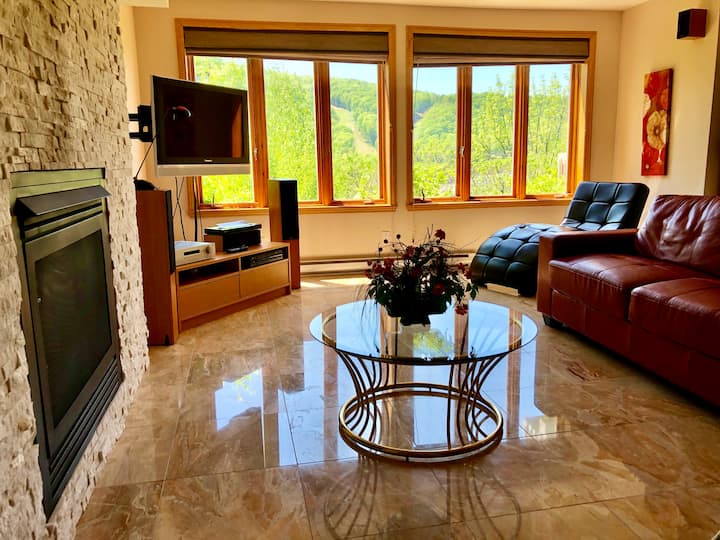 Mountain View 2-bedroom Condo For Quiet Getaway - Bromont