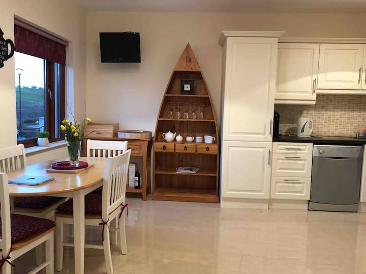 Westport! Fabulous & Spacious 3 Bed, 2 Bath, For 6 - Westport