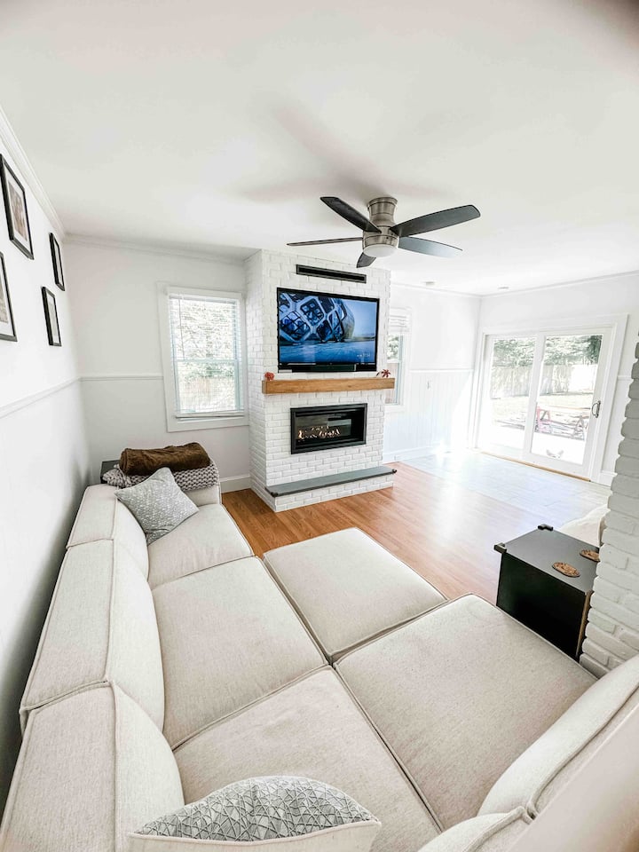 4 Bed, Pool, Fireplace & Fire-pit, Kids Playroom! - The Hamptons, NY