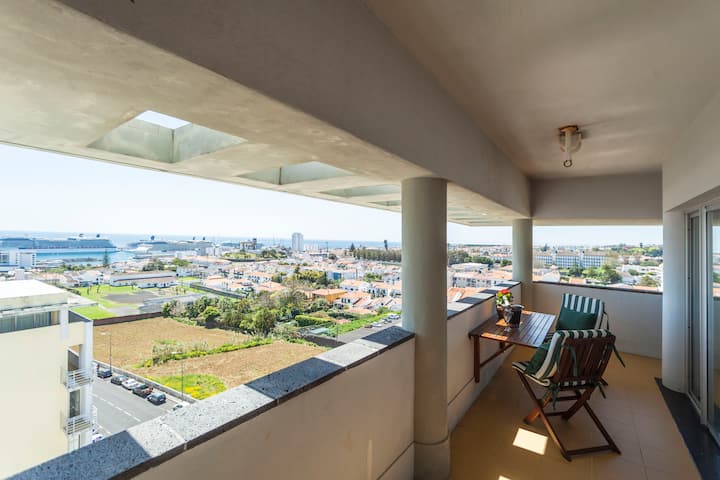 Penthouse Espaçosa Com Terraço Panorâmico - Ponta Delgada