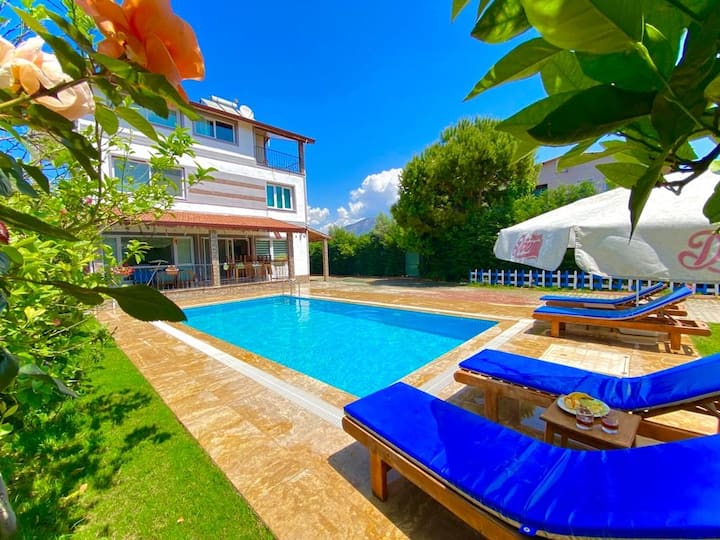Huzur Dolu Sakin Bir Tatil - Çalış Beach