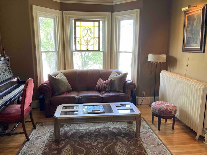 Airy Room In Antique Victorian - Sopo - Portland, ME