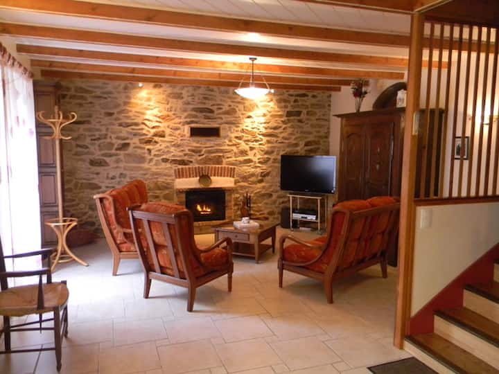 Gîte Rural Idéalement Situé Au Calme - Locronan