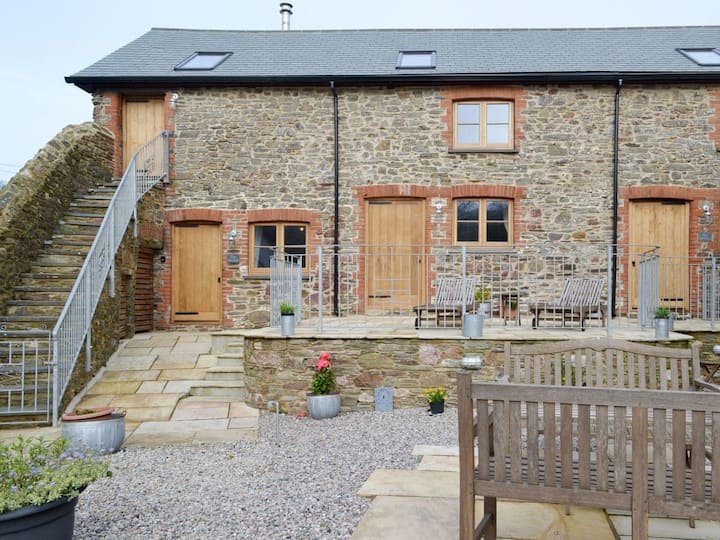 The Hayloft - Cosy Renovated Barn Near Hope Cove - Hope Cove