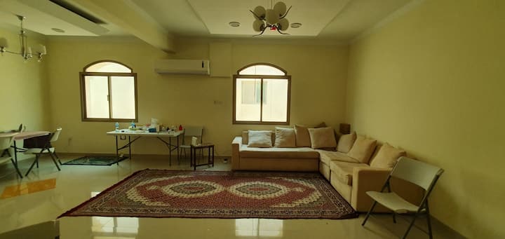 شقة واسعة غرفتين وحمامين ومطبخ وصالة - 巴林