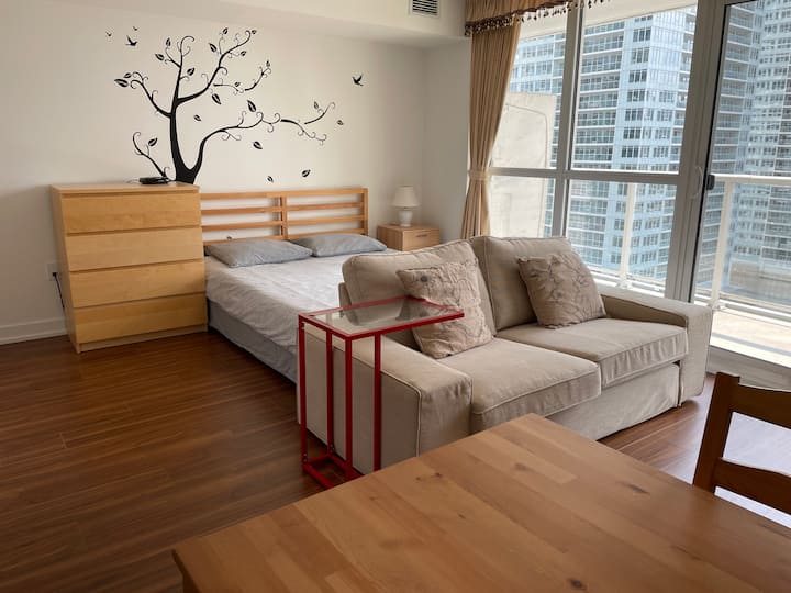 Waterfront Quiet Condo - Mississauga