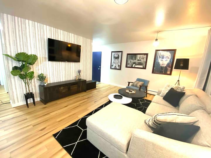Stylish, Newly Remodeled, Cozy 2 Bedroom - Anchorage, AK