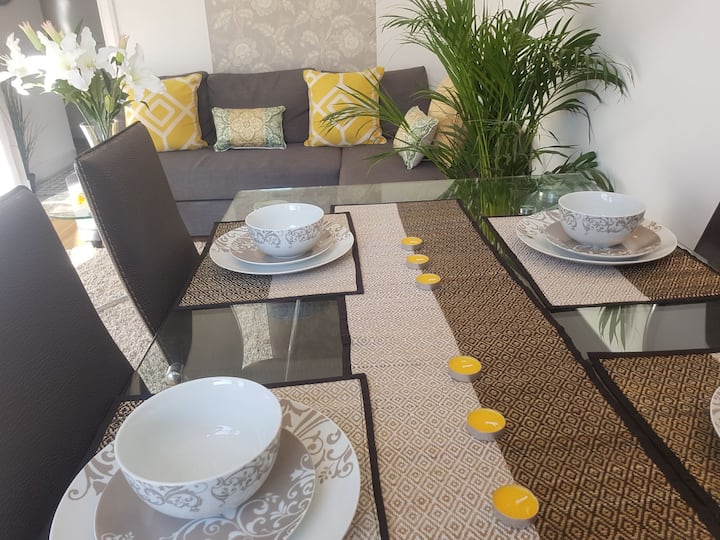 2 Bedroom Stunning Apartment - Freshly Designed - Glasgow