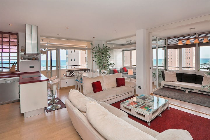 Apartamento De 3 Dormitorios Con Vistas  Al Mar - Torremolinos