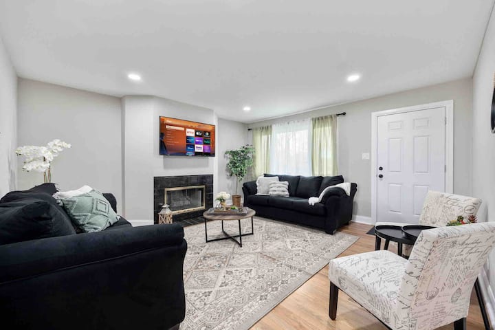Stylish &  Convenient -Chicago Suburb-1 Story! - Worth, IL