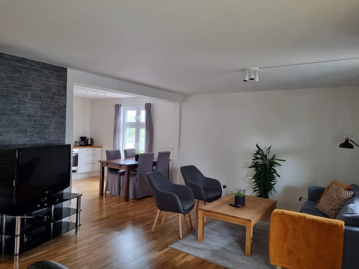 Nice Apartment! 6 Beds Big Balcony! Walk To City! - Ålesund