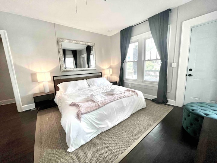 Charming Apt. W/ Hot Tub And King Beds | Sleeps 6 - Columbus, OH
