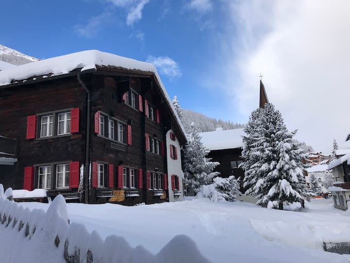 « Moderne Trifft Tradition » - Top Lage ! - Saas Fee