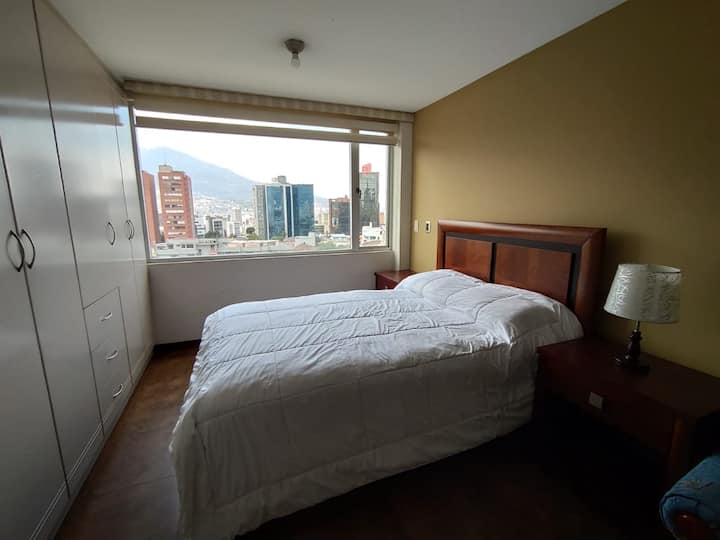 Lindo Apartamento Con Hermosa Vista En La Floresta - Quito