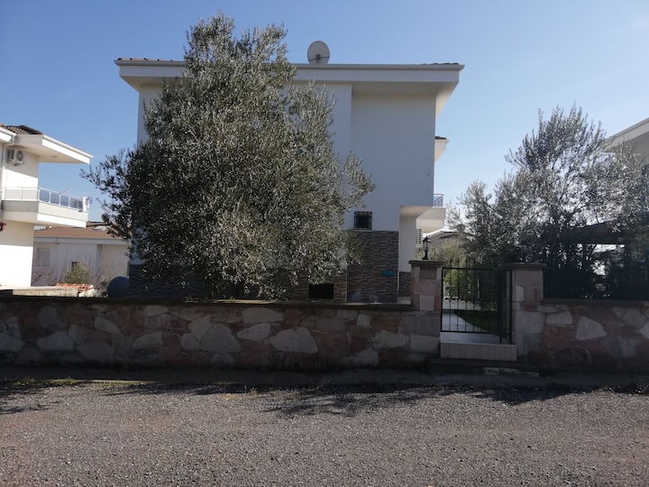 Sarımsaklı Plajına Yürüme Mesafesinde - Ayvalık