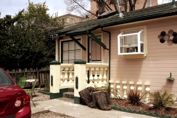 Delightful Elmwood 1br Cottage 12 Min From Campus - Berkeley, CA