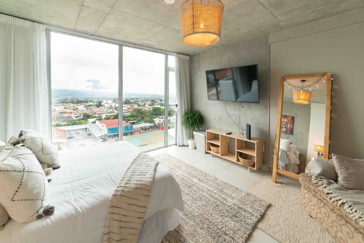 Bohemian Apt Ifreses! Pool, Wifi, Gym - Costa Rica