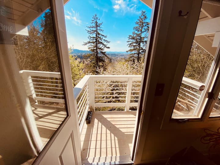Gig Wifi + Community: 6th Floor Crown Suite - Springfield, OR