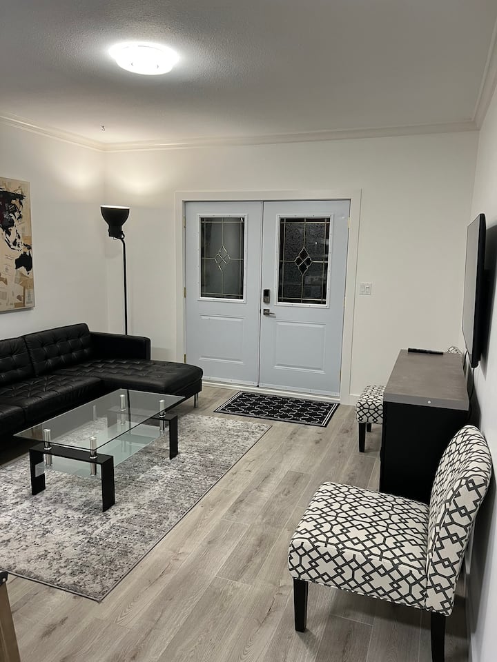 Spacious Two Bedroom Suite - Home Away From Home! - Burnaby